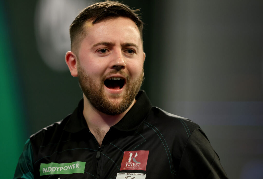 PDC Referee ‘never seen the like’ as darts fans react to unusual shot ...